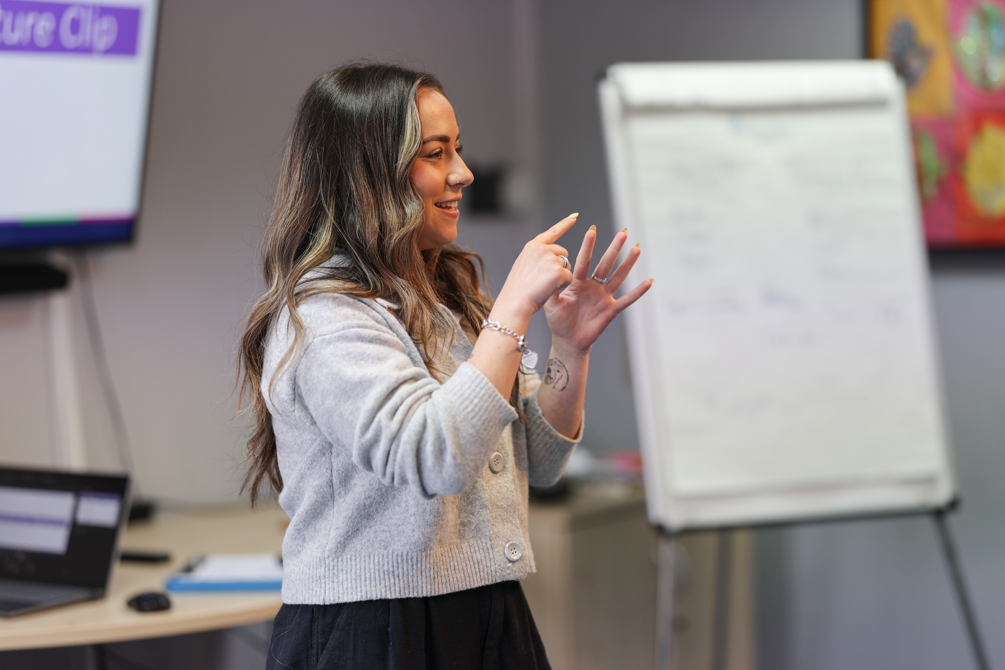 What is BSL? What is British Sign Language? Signature